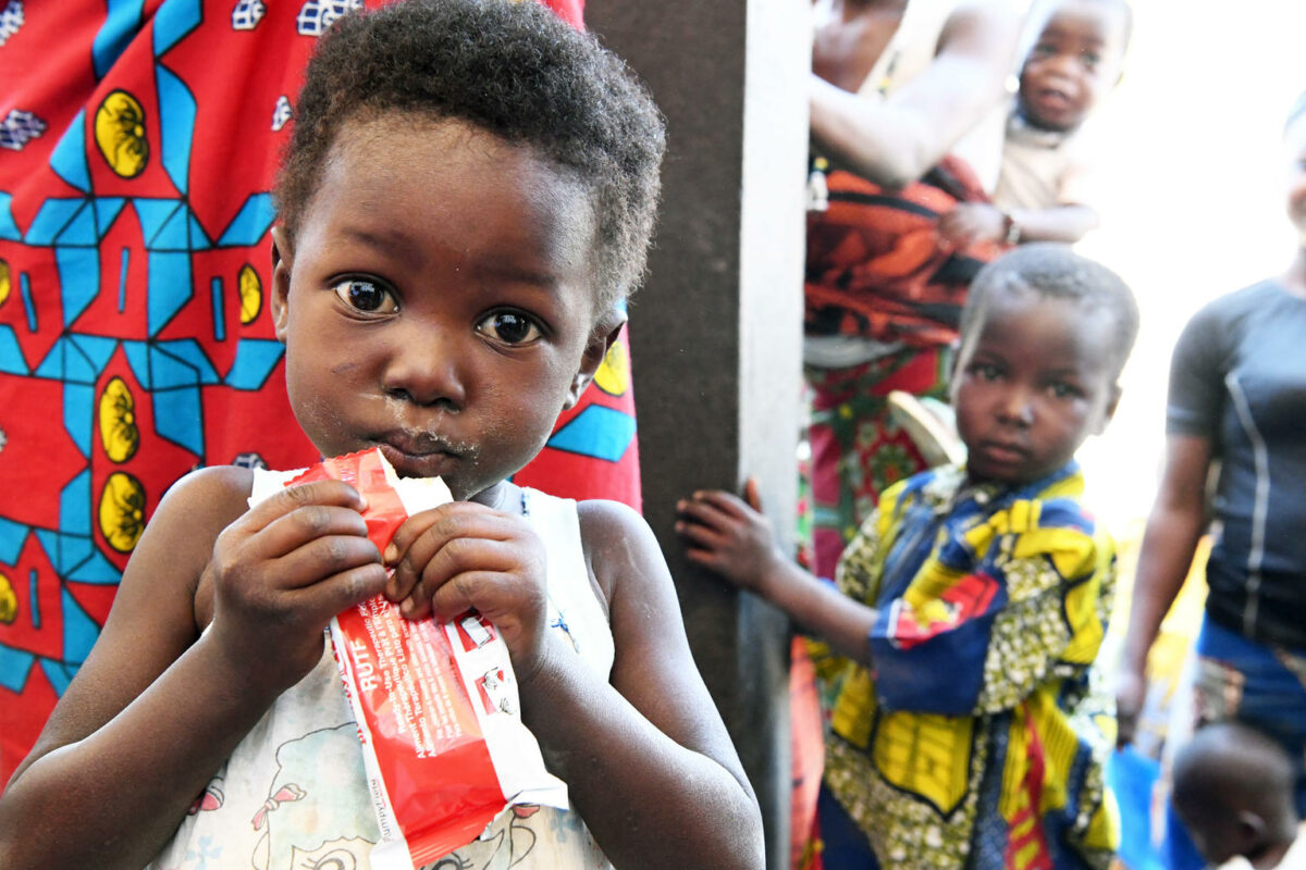 Co je Plumpy’Nut a jak zachraňuje dětské životy? | UNICEF Česká republika